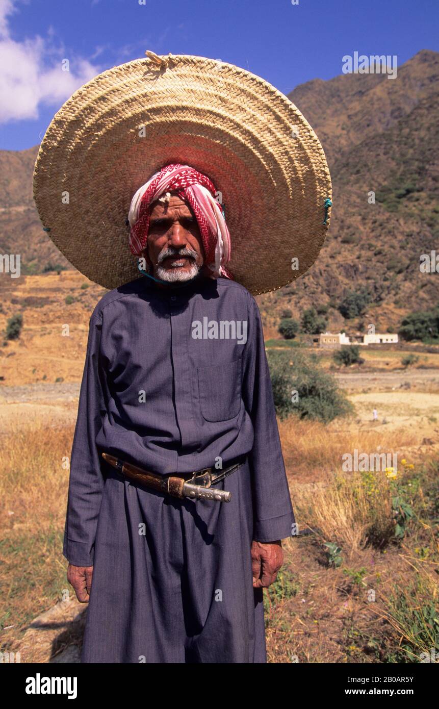 SAUDI ARABIA, NEAR ABHA, WADI AL AWS, FARMER Stock Photo - Alamy