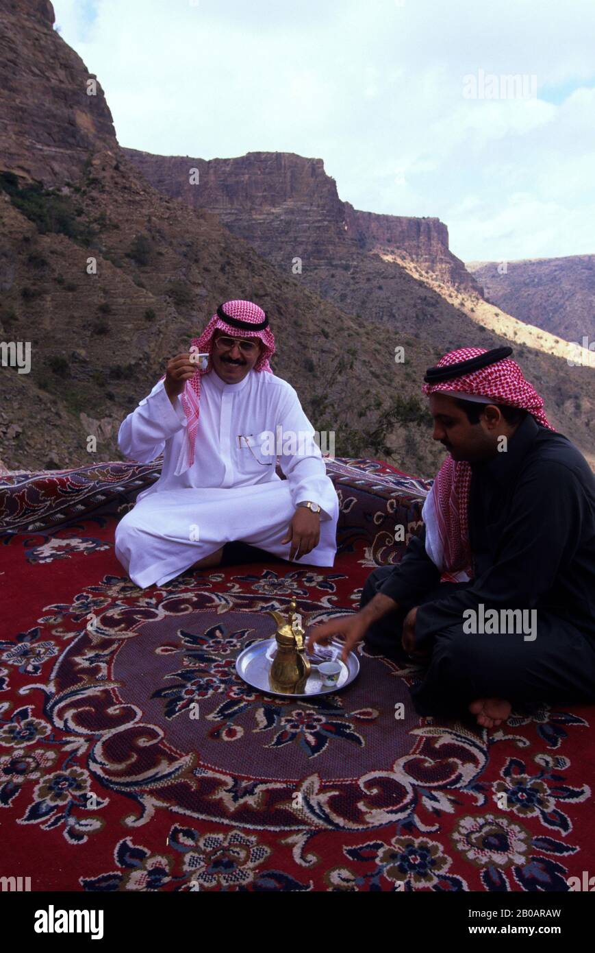 SAUDI ARABIA, NEAR ABHA, HABALA VILLAGE, COFFEE HOUSE, SAUDI MEN ...