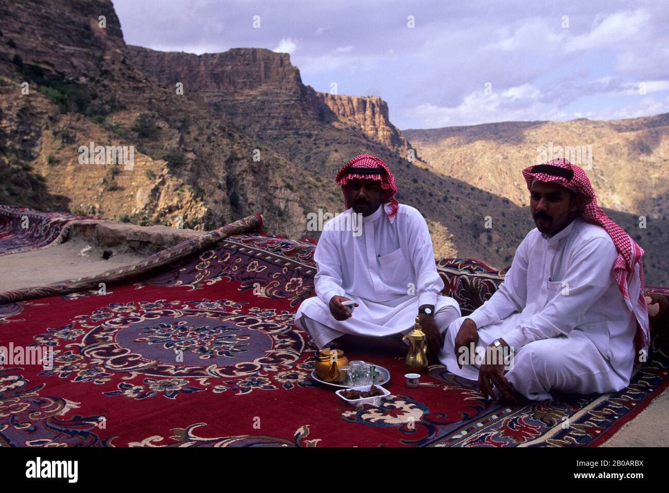 SAUDI ARABIA, NEAR ABHA, HABALA VILLAGE, COFFEE HOUSE, SAUDI MEN ...
