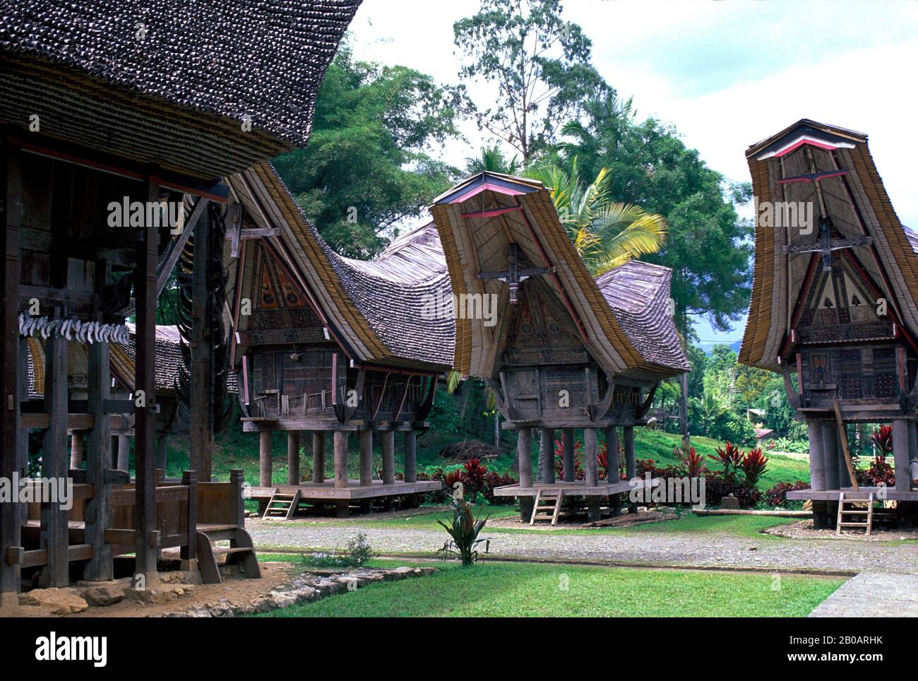 INDONESIA, SULAWESI, TORAJALAND, KE'TE KESU, TRADITIONAL HOUSES Stock ...