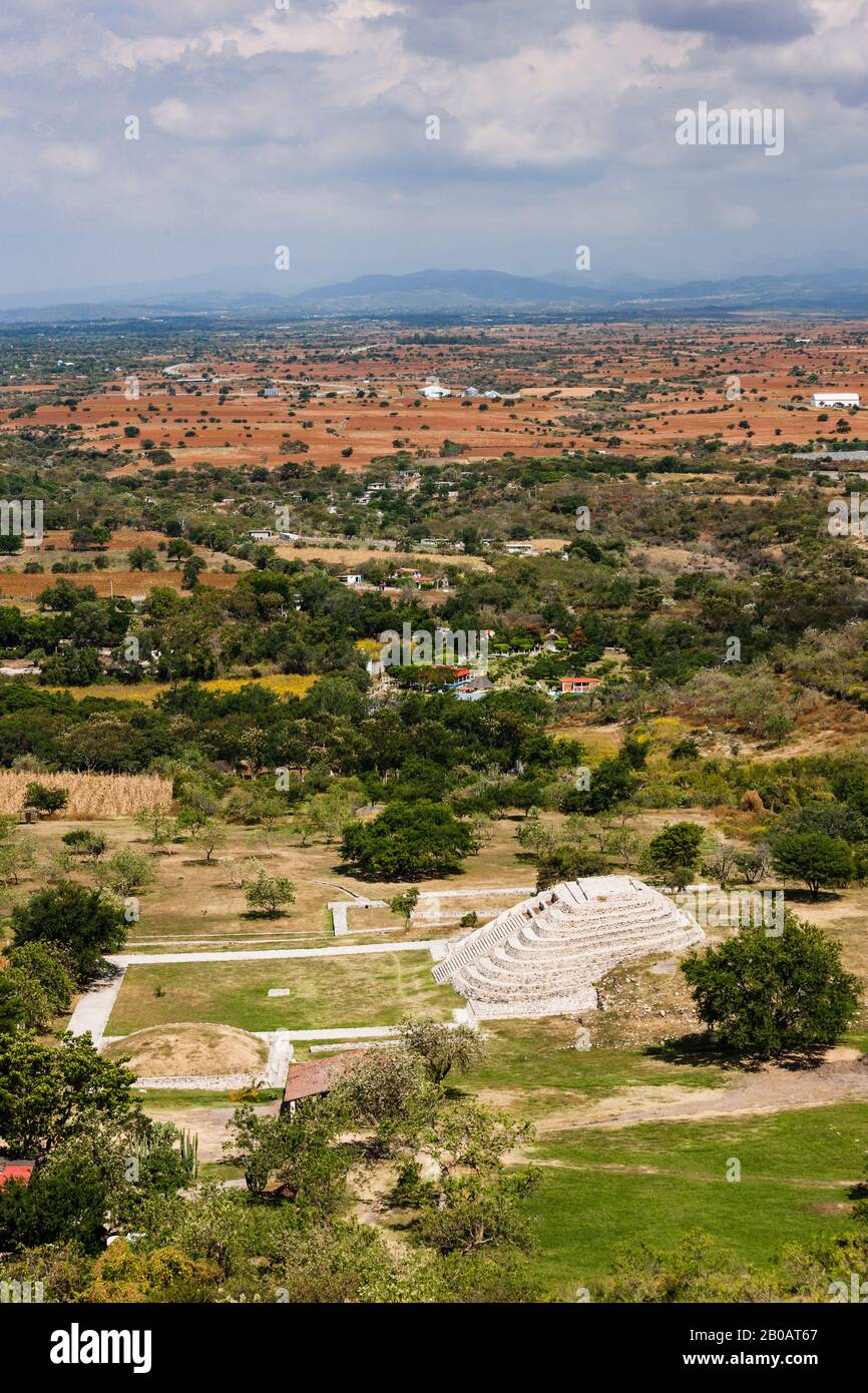 Olmec pyramid hi-res stock photography and images - Alamy