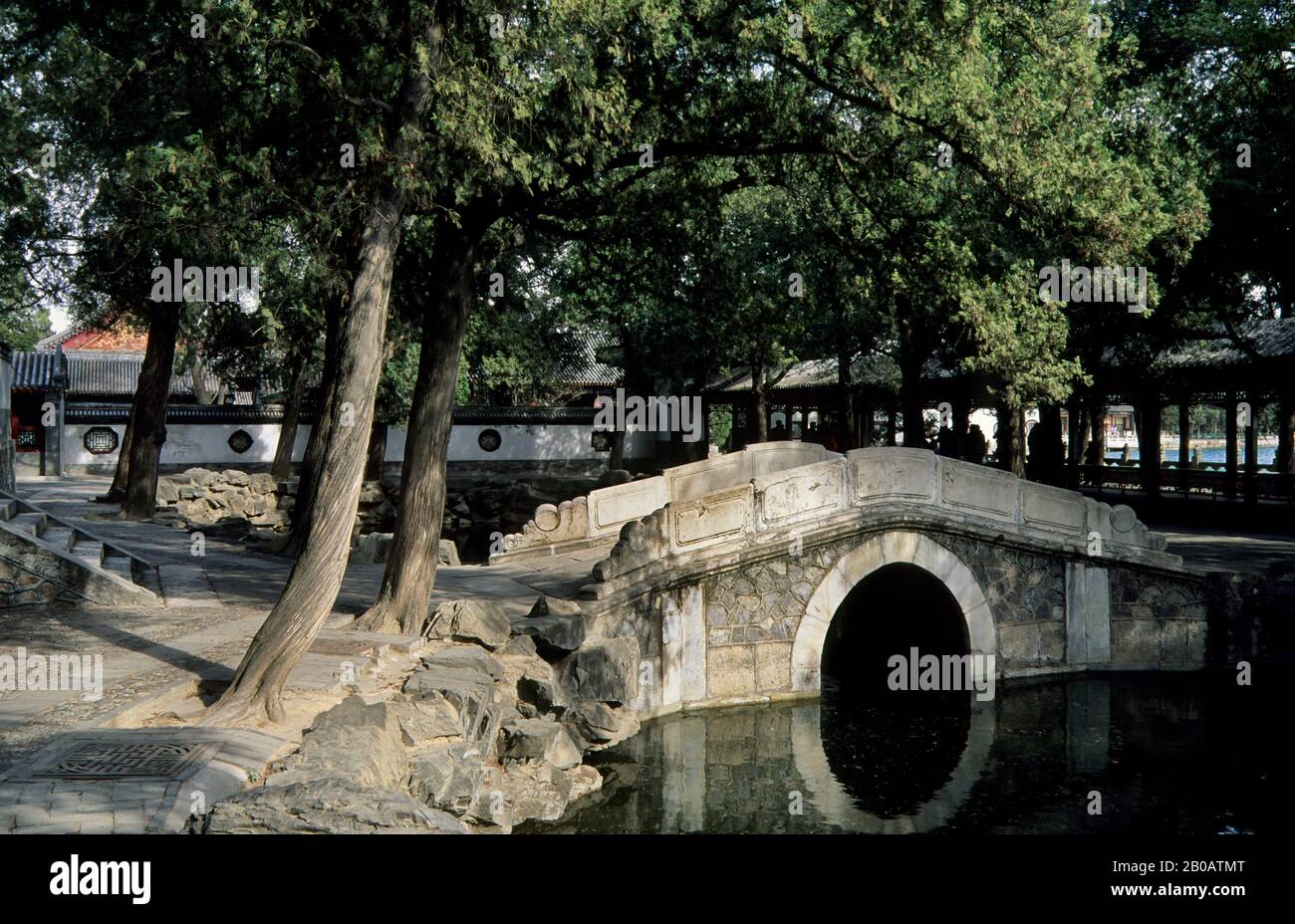 CHINA, BEIJING, SUMMER PALACE, STONE BRIDGE Stock Photo - Alamy