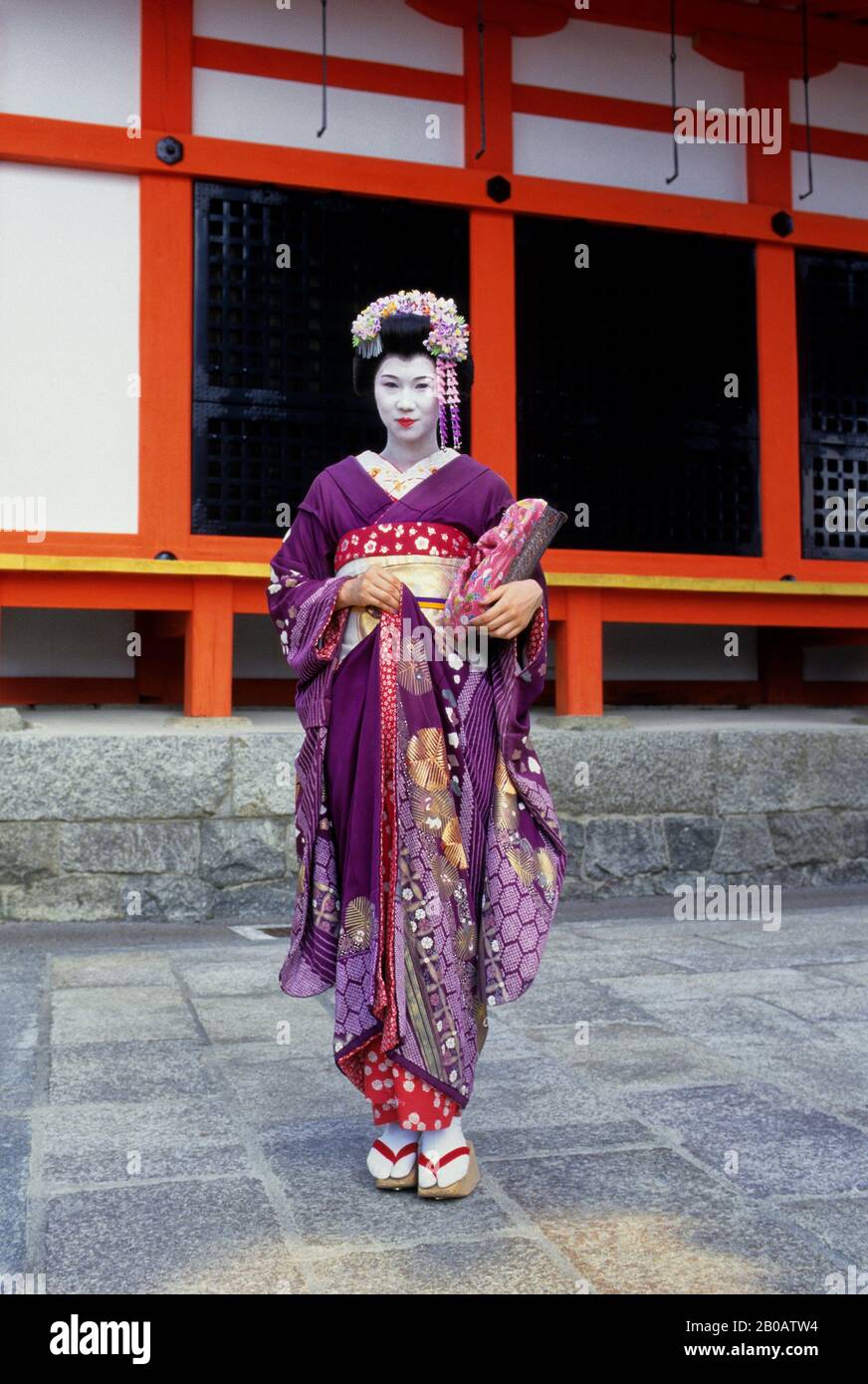 JAPAN, KYOTO, GION DISTRICT, GEISHA IN KIMONO Stock Photo - Alamy