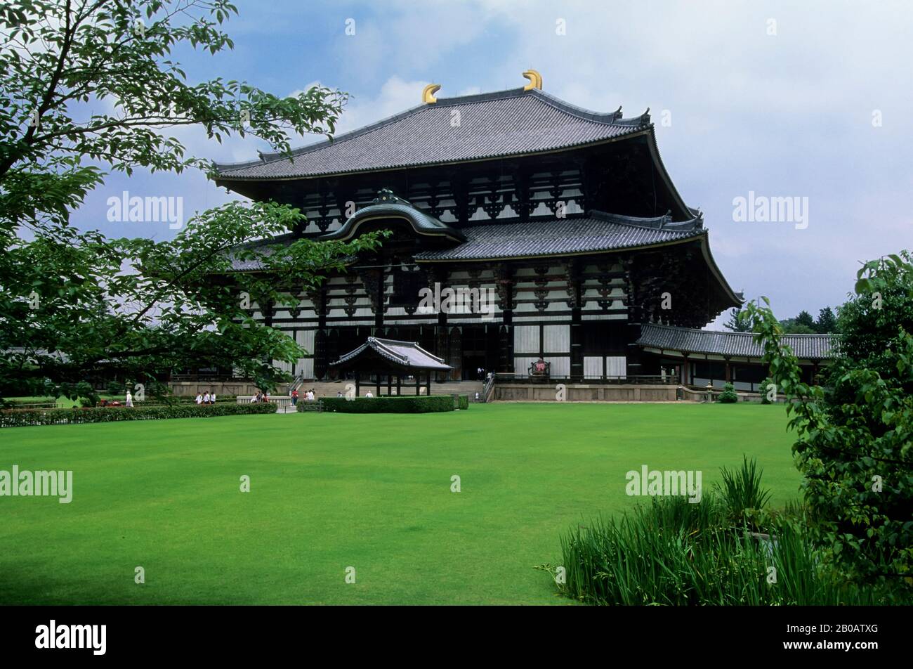 JAPAN, NARA, TODAI-JI TEMPLE, (BUDDHIST TEMPLE), THE LARGEST WOODEN ...