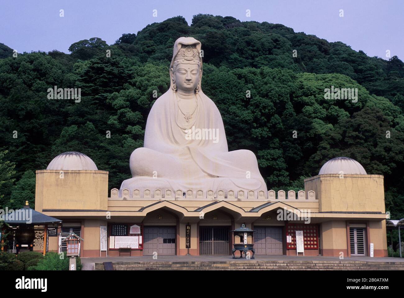 JAPAN, KYOTO, GION DISTRICT, RYOZEN KANNON TEMPLE, GIANT BUDDHA STATUE ...