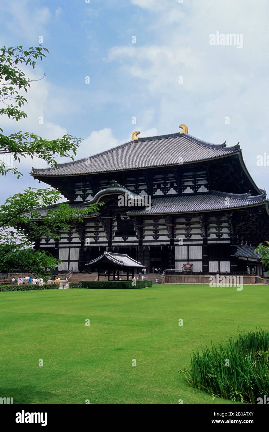 JAPAN, NARA, TODAI-JI TEMPLE, (BUDDHIST TEMPLE), THE LARGEST WOODEN ...