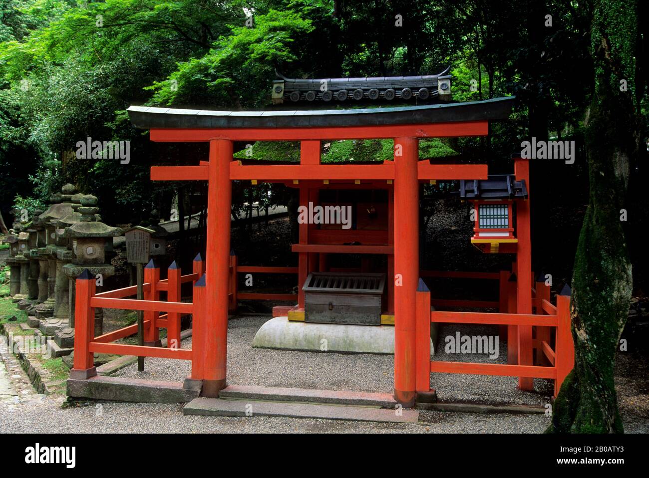 JAPAN, NARA, KASUGA TAISHA SHRINE (SHINTO SHRINE), TORI GATE Stock ...
