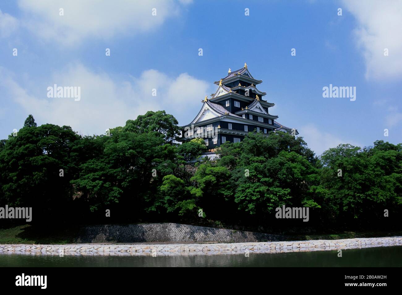 JAPAN, OKAYAMA, VIEW OF OKAYAMA CASTLE, MOAT Stock Photo - Alamy