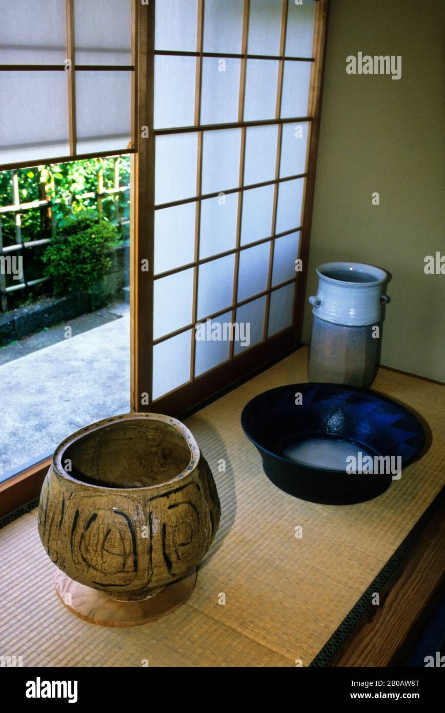 JAPAN, HAGI, POTTERY FACTORY, TRADITIONAL HAGI POTTERY Stock Photo - Alamy