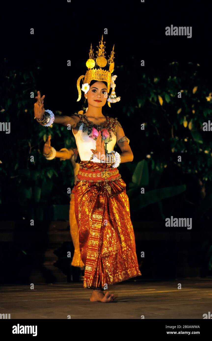 CAMBODIA, SIEM REAP, TRADITIONAL DANCERS, CLASSICAL DANCE Stock Photo ...