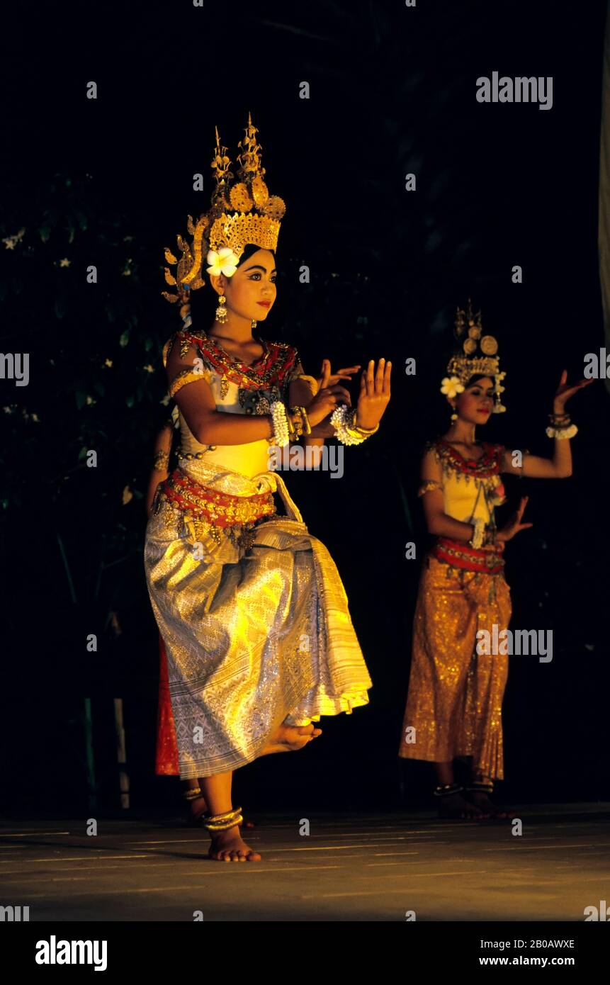 CAMBODIA, SIEM REAP, TRADITIONAL DANCERS, CLASSICAL DANCE Stock Photo ...