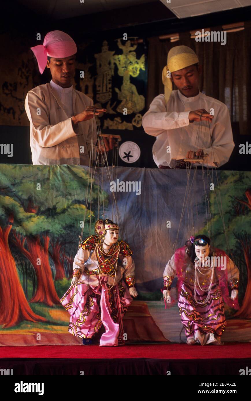 MYANMAR(BURMA), PAGAN, TRADITIONAL BURMESE PUPPET SHOW, PUPPETEERS ...
