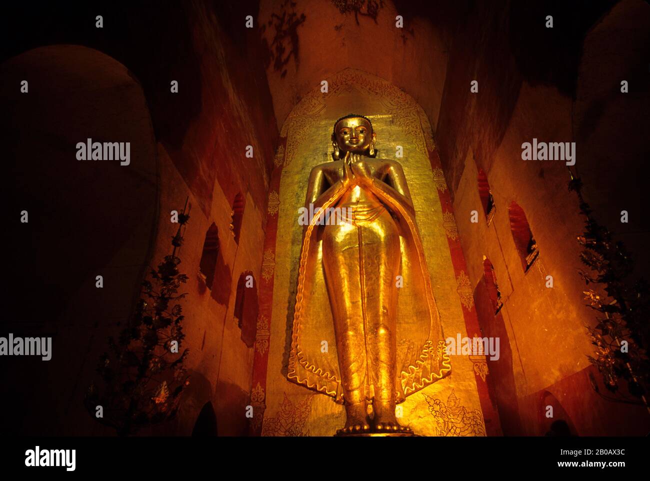 MYANMAR(BURMA), PAGAN, ANANDA TEMPLE, EARLY 12TH CENTURY, GIANT BUDDHA ...