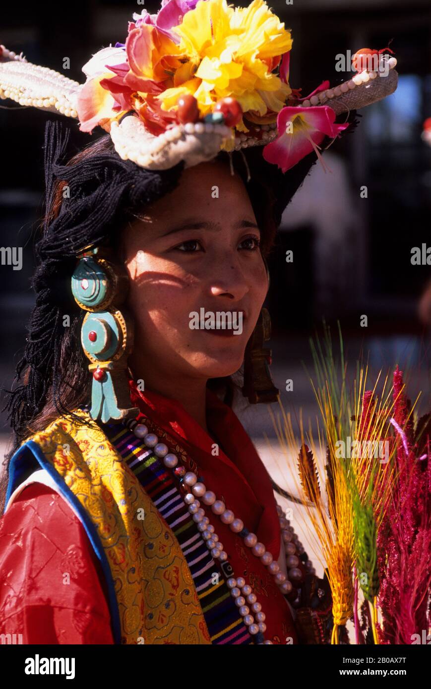 CHINA, TIBET, LHASA, WOMAN IN TRADITIONAL DRESS, PORTRAIT Stock Photo ...