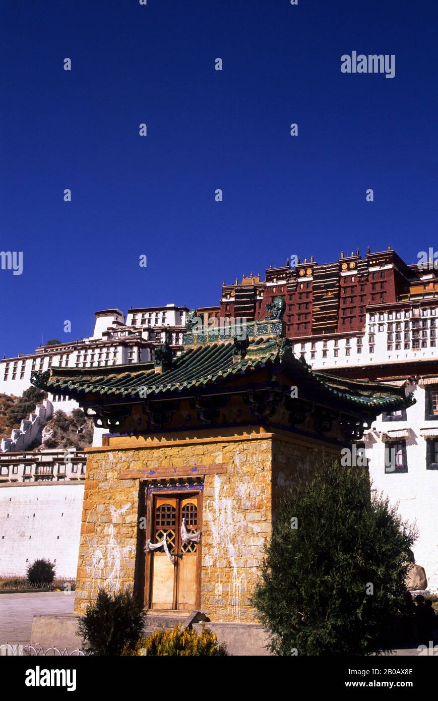 CHINA, TIBET, LHASA, VIEW OF POTALA Stock Photo - Alamy