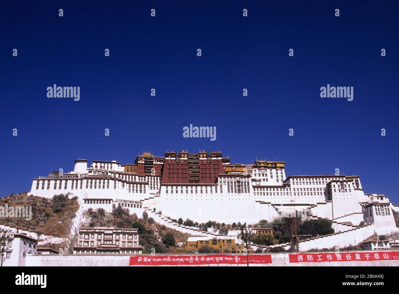 CHINA, TIBET, LHASA, VIEW OF POTALA Stock Photo - Alamy