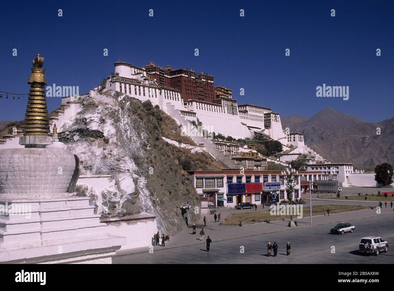 CHINA, TIBET, LHASA, VIEW OF POTALA Stock Photo - Alamy