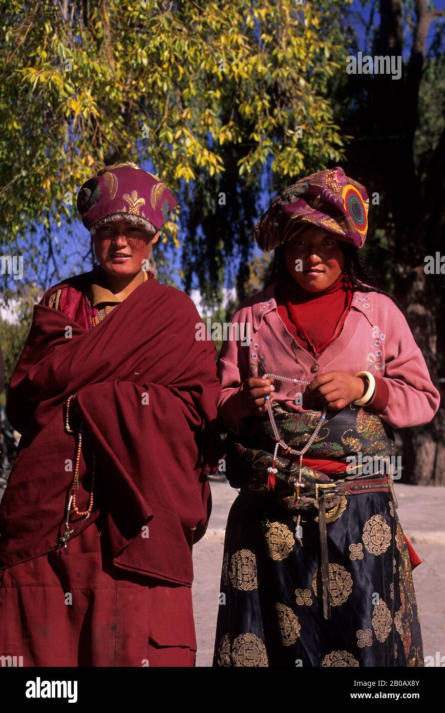 CHINA, TIBET, LHASA, TIBETAN WOMEN Stock Photo - Alamy
