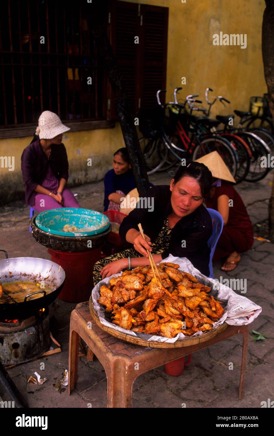 VIETNAM, HOI AN, STREET SCENE, KITCHEN, WOMAN PREPARING FOOD Stock ...