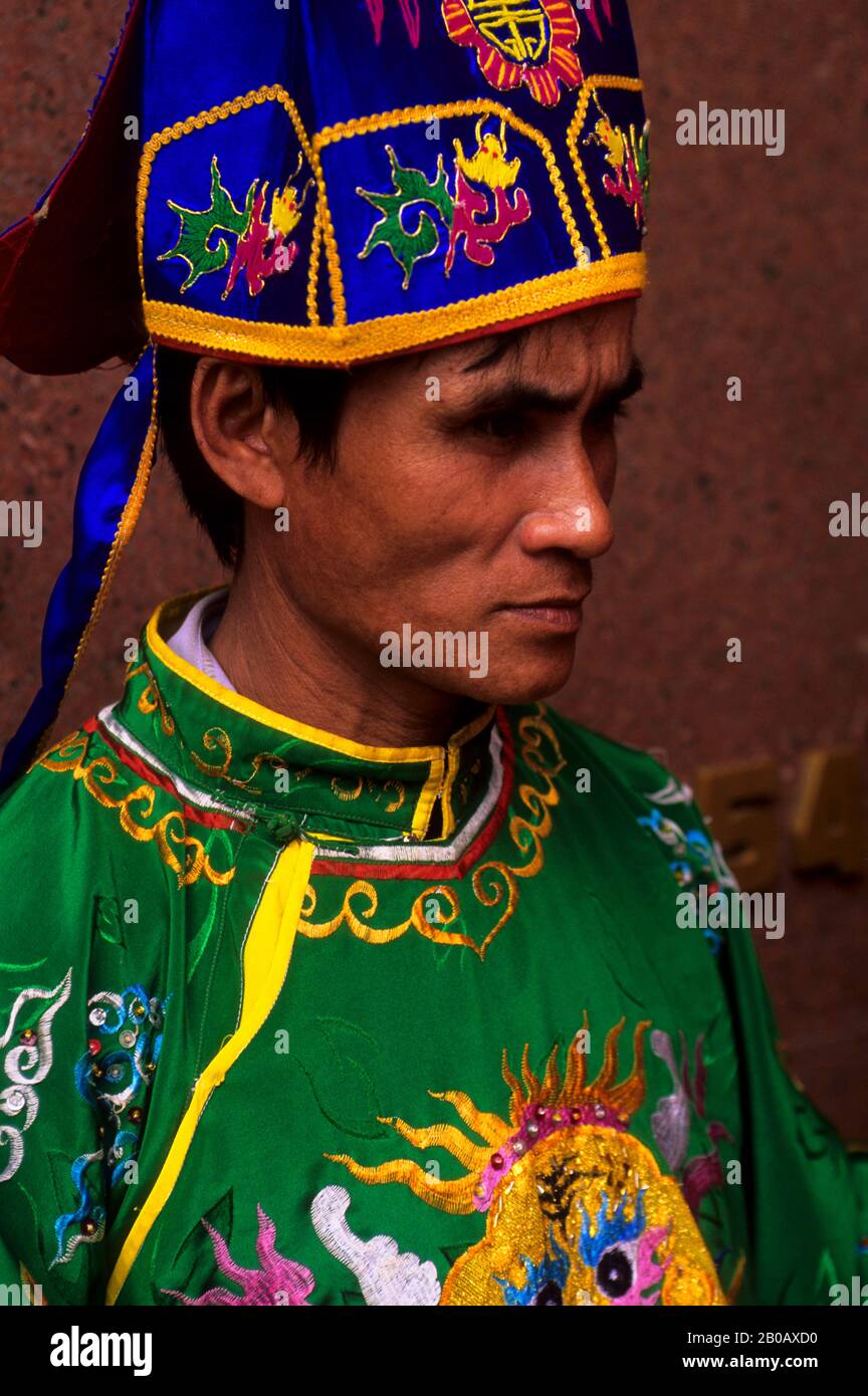 VIETNAM, HUE, MAN IN TRADITIONAL COSTUME Stock Photo - Alamy