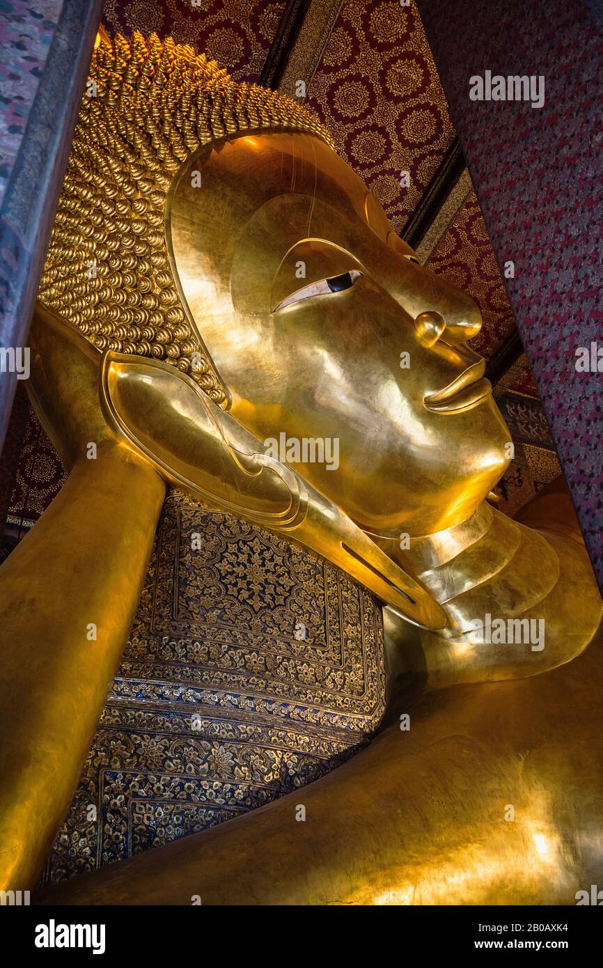 Bangkok, Thailand 25/02/2020: The Reclining Buddha in Wat Po temple the ...