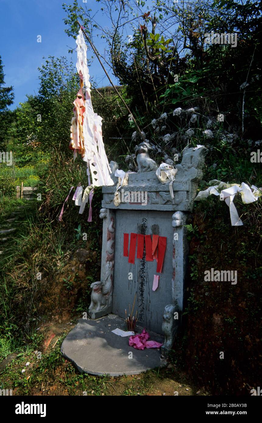 China grave hi-res stock photography and images - Alamy