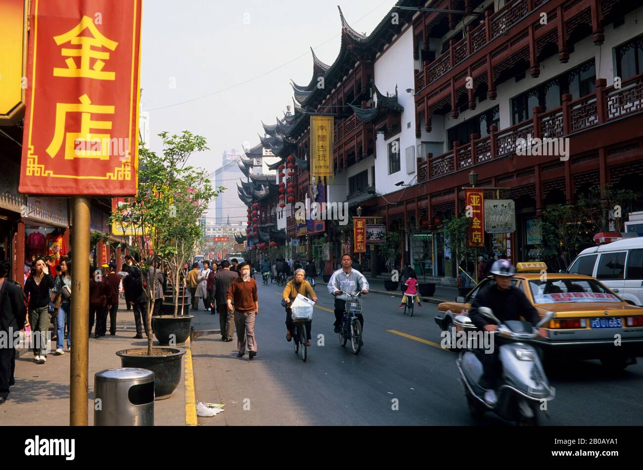 CHINA, SHANGHAI, STREET SCENE Stock Photo - Alamy