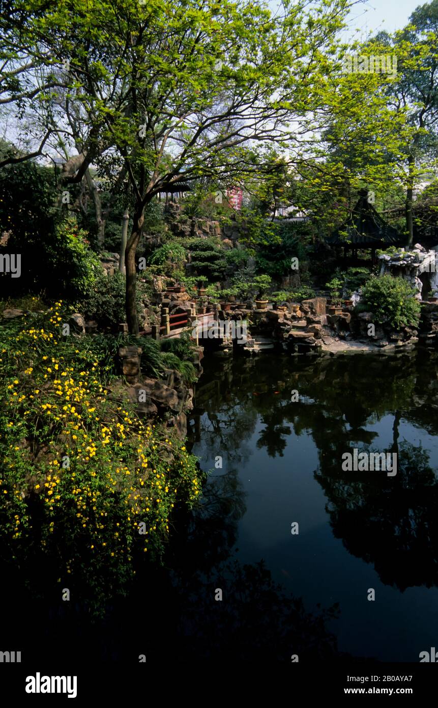 CHINA, SHANGHAI, YU YUAN GARDEN (GARDEN OF JOY), MING DYNASTY, 1559 ... CHINA, SHANGHAI, YU YUAN GARDEN (GARDEN OF JOY), MING DYNASTY, 1559 ...