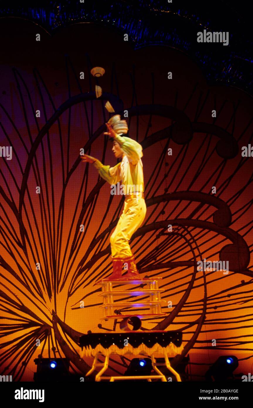 CHINA, SHANGHAI, ACROBATIC SHOW, BALANCING ACT Stock Photo - Alamy