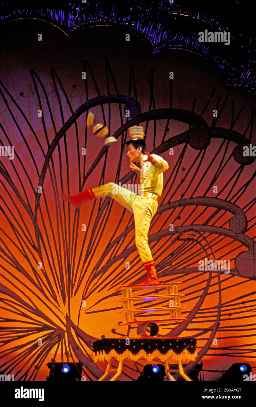 Performer of balancing acts hi-res stock photography and images - Alamy
