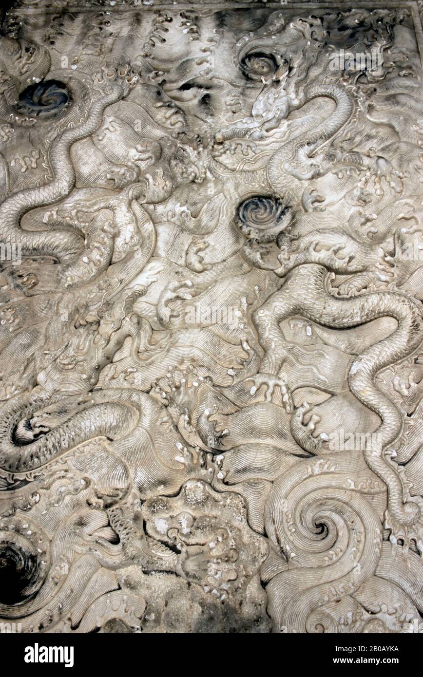 Dragon relief hi-res stock photography and images - Alamy