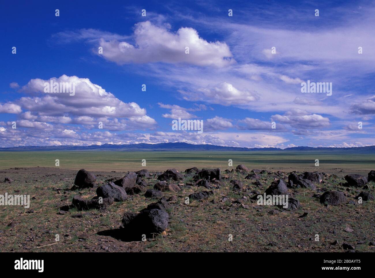 MONGOLIA, GOBI DESERT, NEAR DALANZADGAD, GRASSLANDS (STEPPES Stock ...