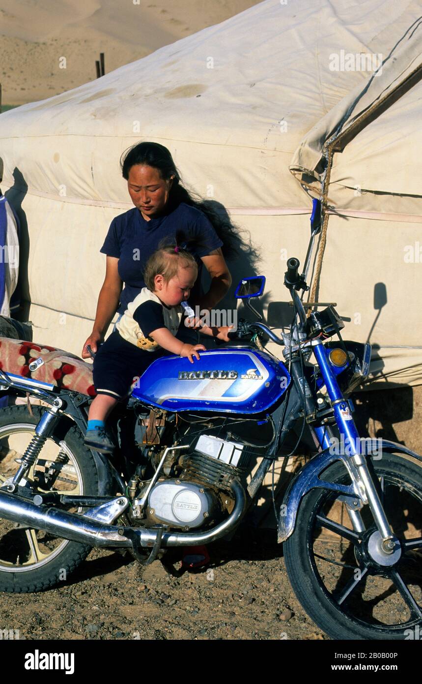 Mongolian girls yurt hi-res stock photography and images - Alamy