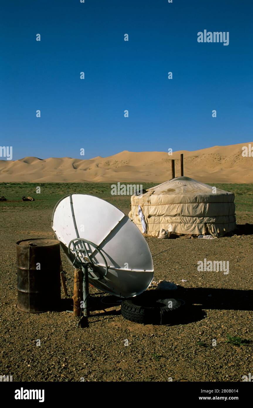 MONGOLIA, NEAR DALANZADGAD, GOBI DESERT AT KHONGORYN ELS (SAND DUNES ...