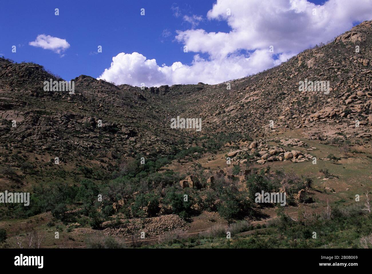 CENTRAL MONGOLIA, KHOGNO KHAN MOUNTAINS, OVGON MONASTERY RUINS ...