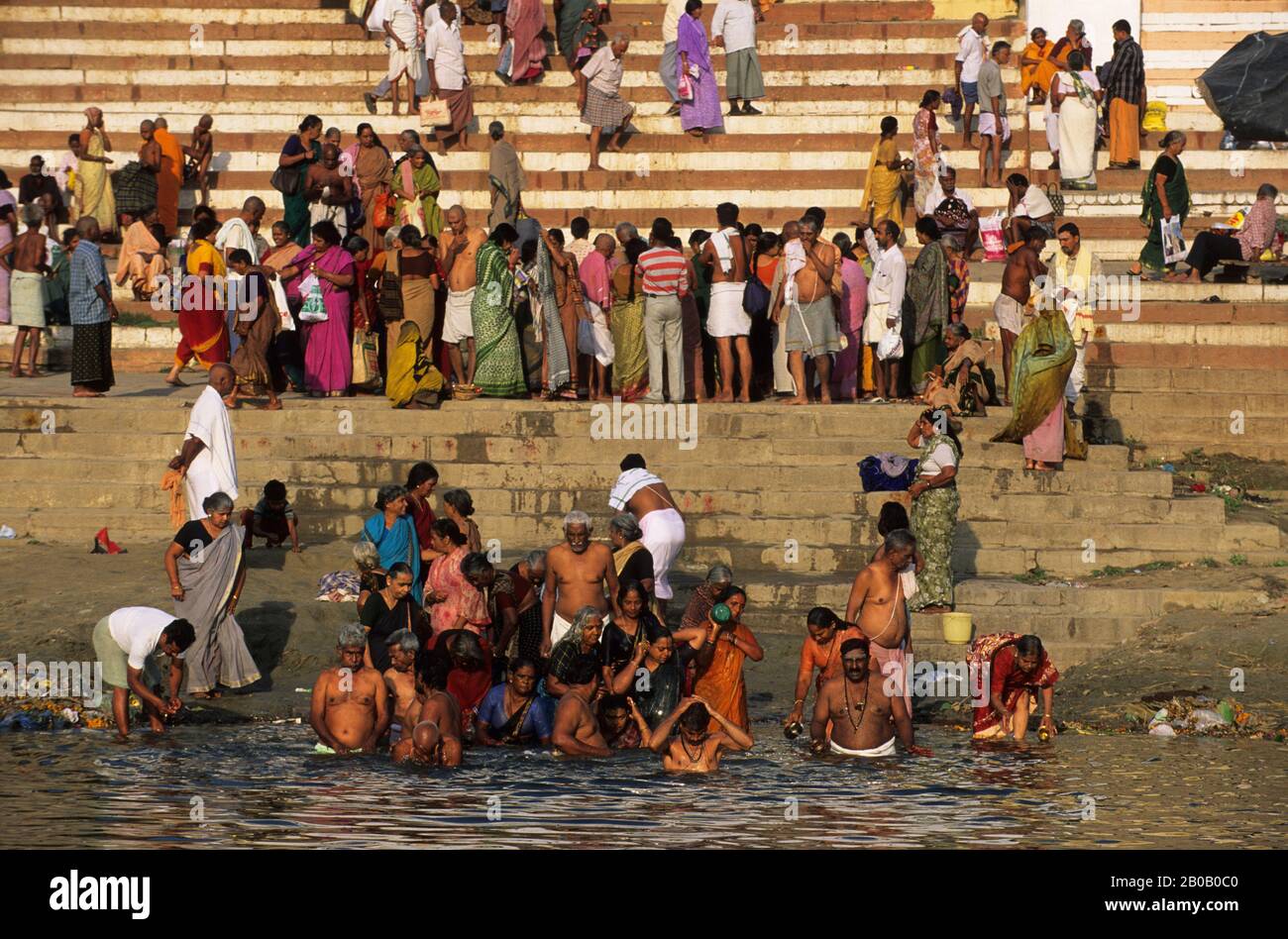 INDIA, VARANASI, GANGES RIVER, PILGRIMS WASHING IN RIVER Stock Photo ...