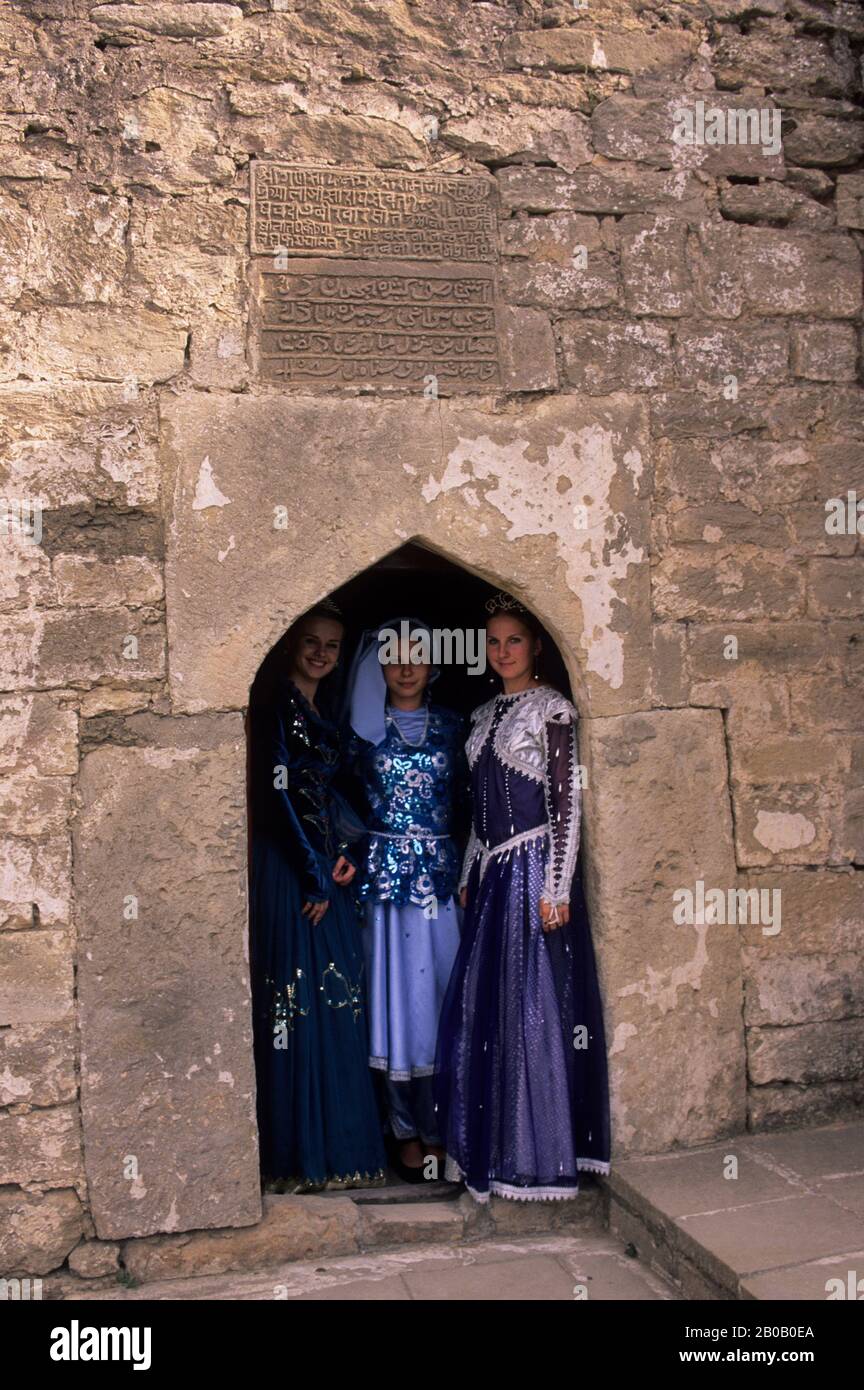 AZERBAIJAN, NEAR BAKU, ATASHGAH TEMPLE (ZOROASTRIAN TEMPLE), WOMEN IN ...