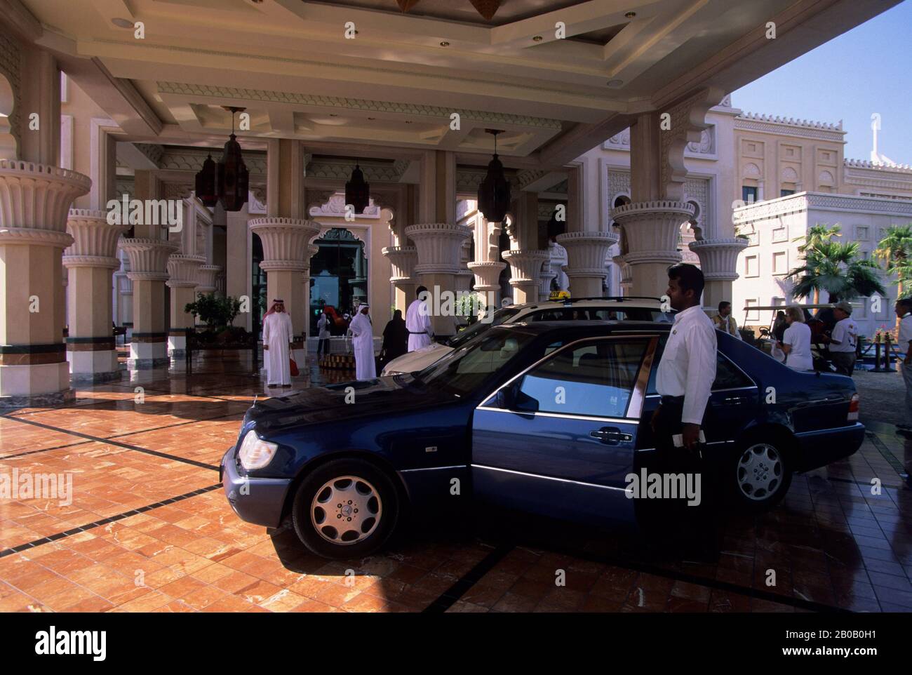UNITED ARAB EMIRATES, DUBAI, MADINAT JUMEIRAH HOTEL, ENTRANCE Stock ...