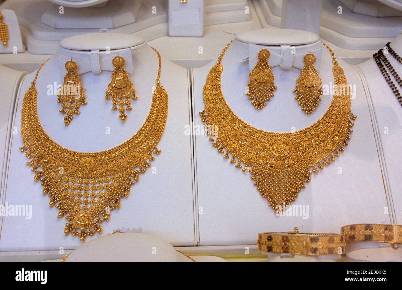 UNITED ARAB EMIRATES, DUBAI, GOLD SOUK, WINDOW DISPLAY Stock Photo - Alamy