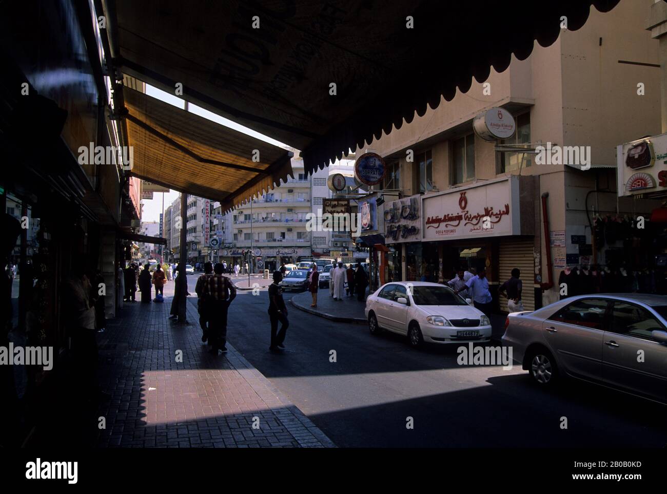 UNITED ARAB EMIRATES, DUBAI, SOUK, STREET SCENE Stock Photo - Alamy