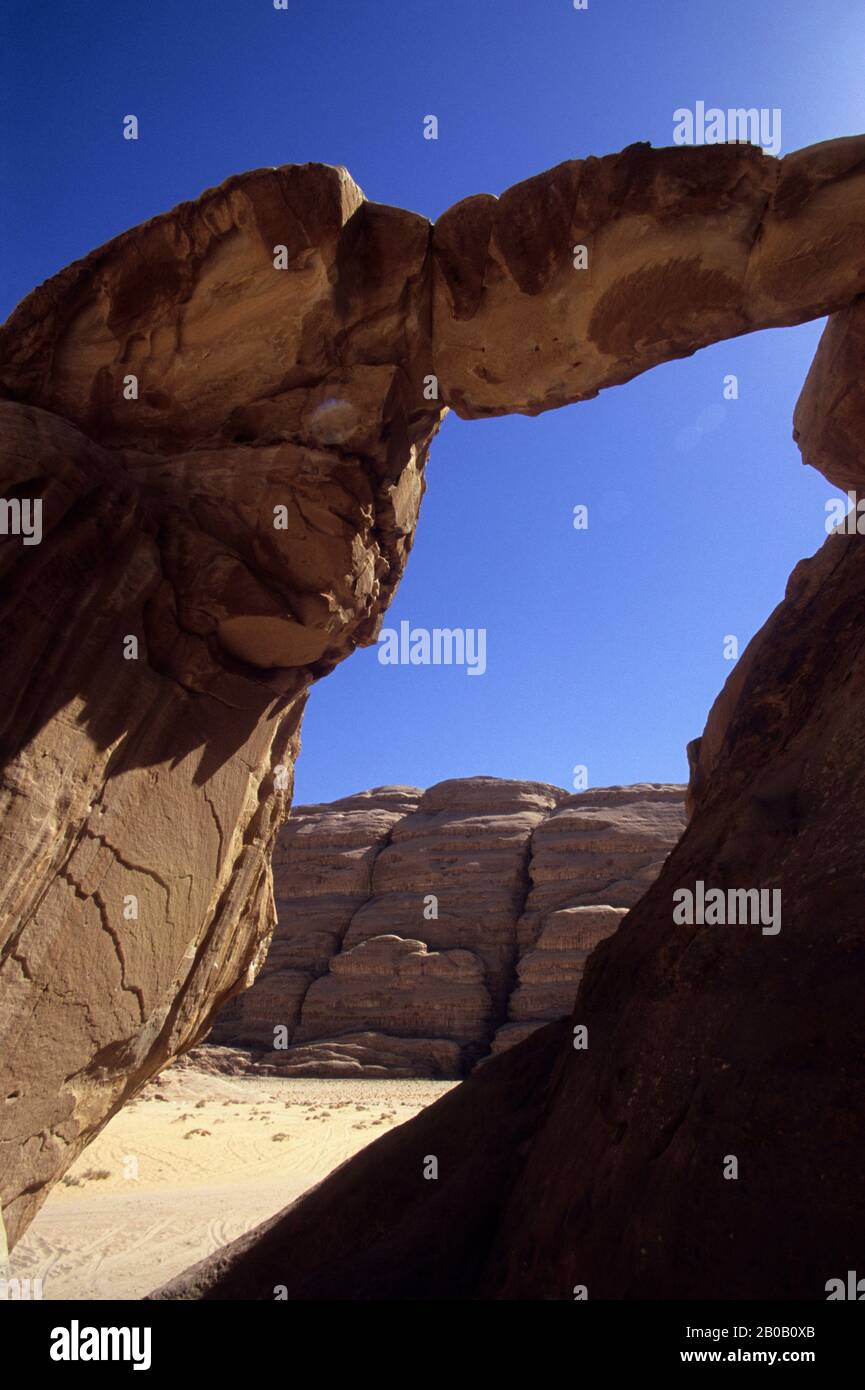 JORDAN, WADI RUM, UM FROUTH ROCK BRIDGE, SANDSTONE FORMATION Stock ...