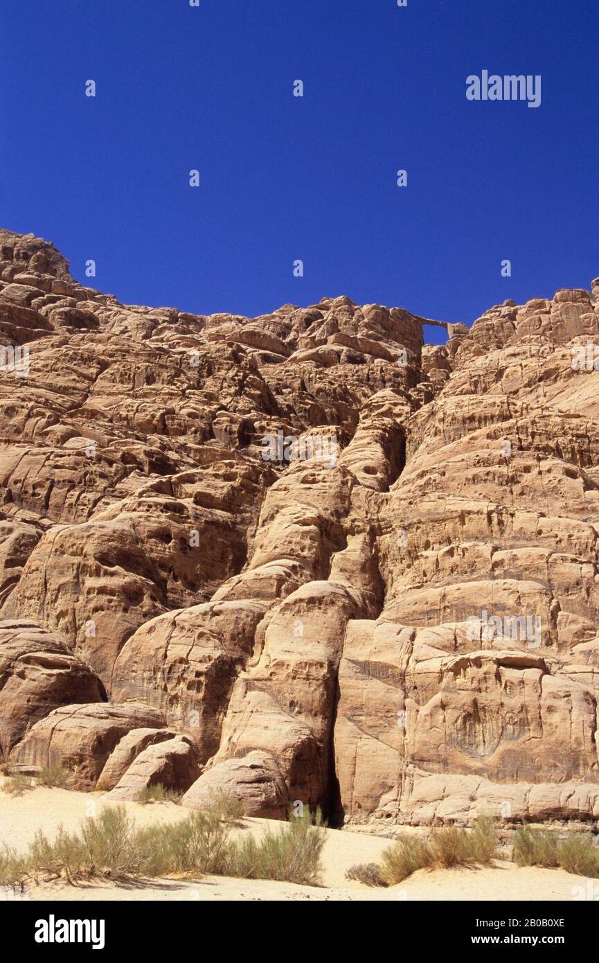 JORDAN, WADI RUM, BURDAH ROCK BRIDGE Stock Photo - Alamy