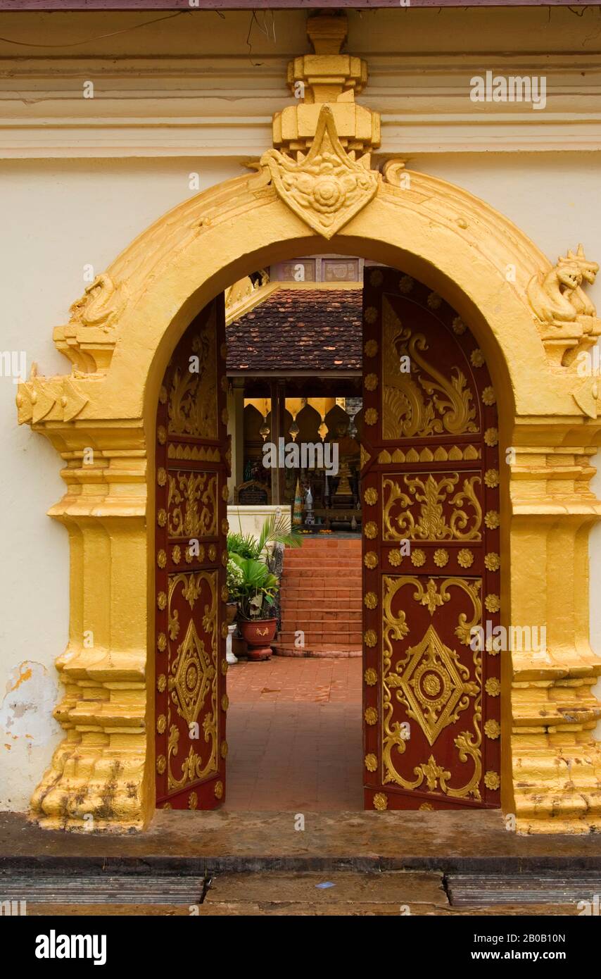 LAOS, VIENTIANE, THAT LUANG STUPA, ENTRANCE, DOOR Stock Photo - Alamy