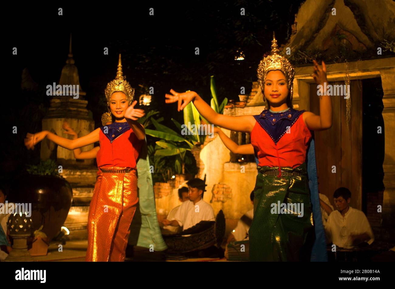 Laos dance hi-res stock photography and images - Alamy