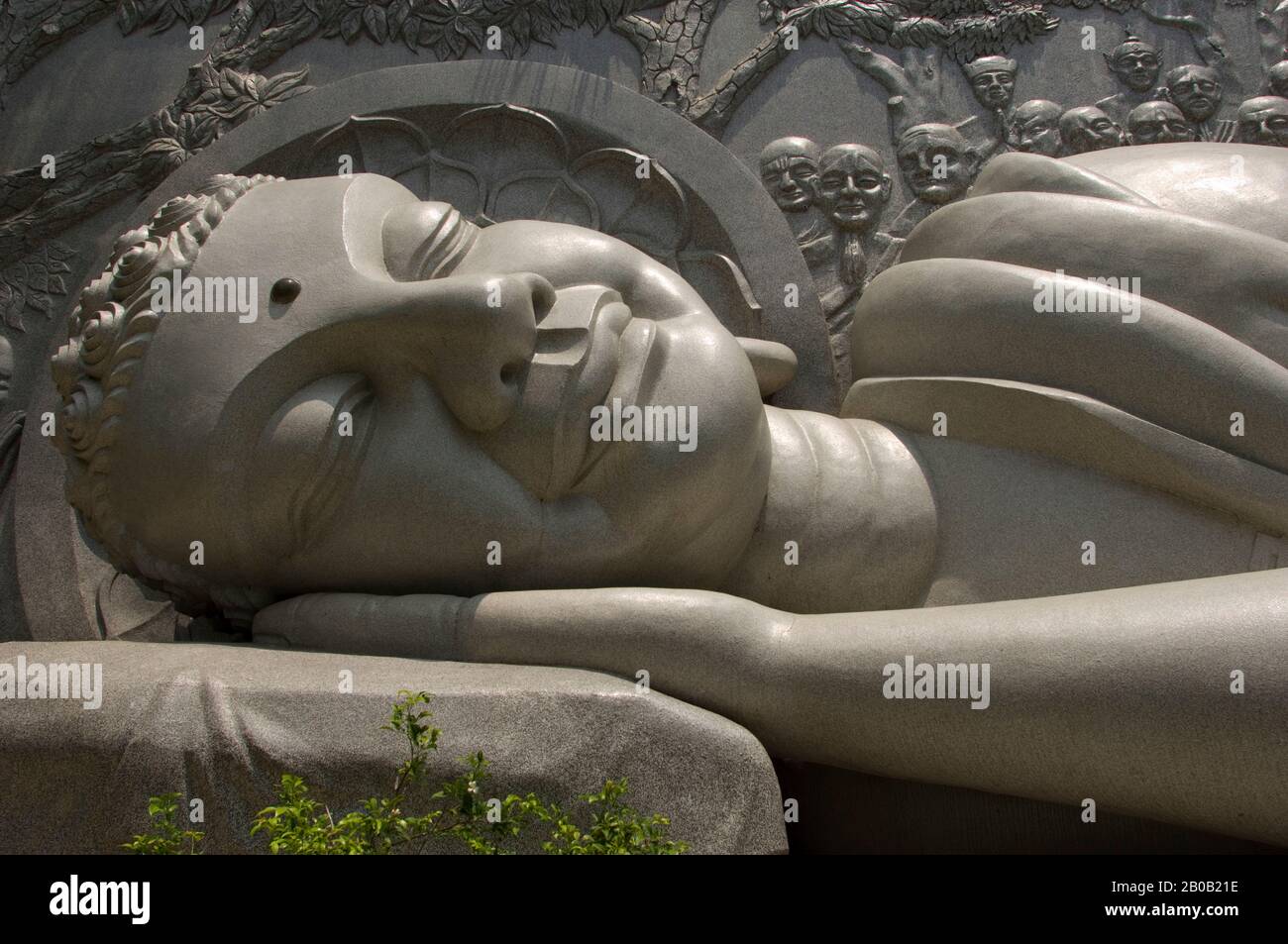 VIETNAM, NHA TRANG, LONG SON PAGODA, RECLINING BUDDHA Stock Photo - Alamy