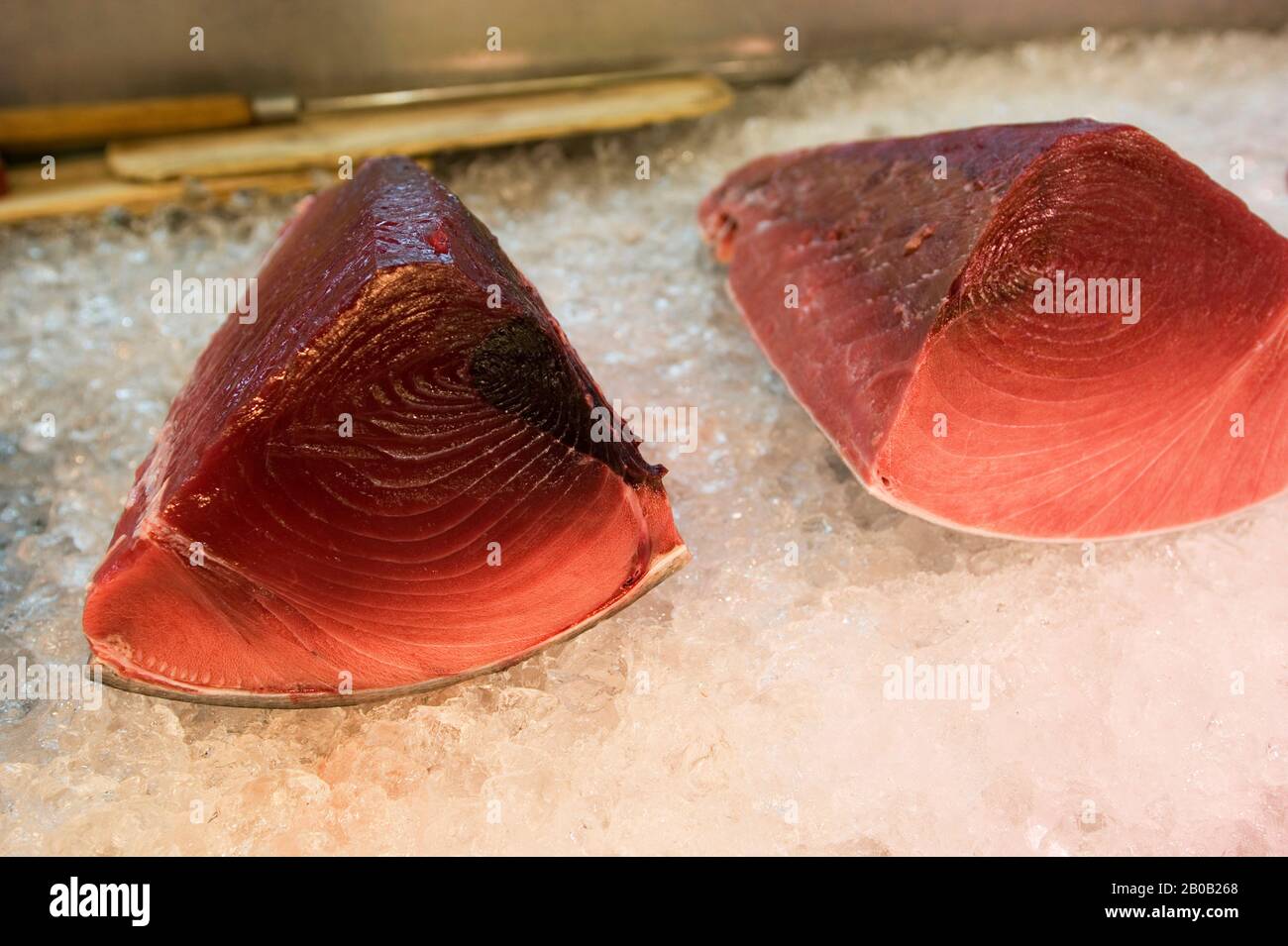 Fresh tuna hi-res stock photography and images - Alamy