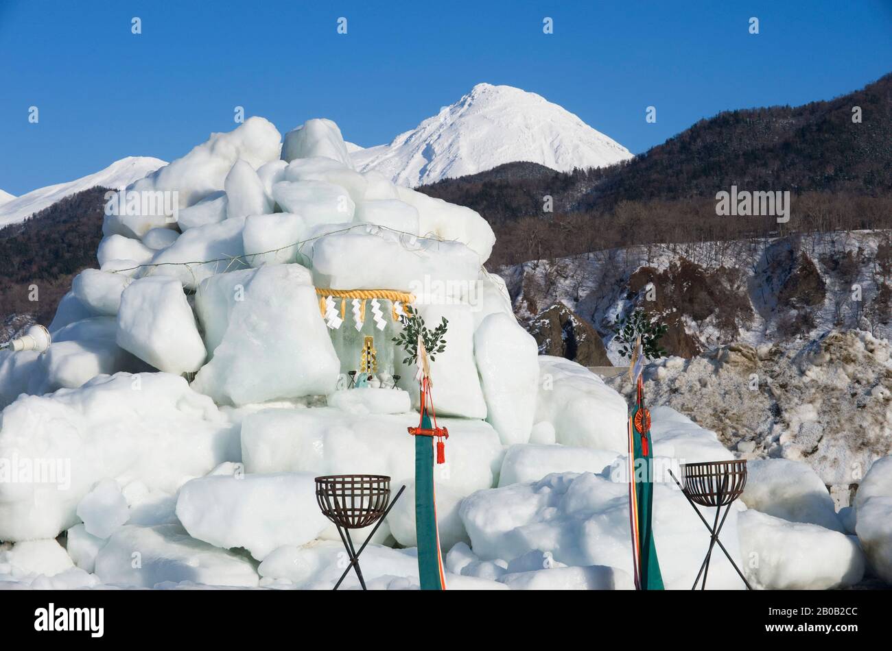 JAPAN, HOKKAIDO ISLAND, SHIRETOKO PENINSULA, UTORO, SHRINE BUILT OUT OF ...