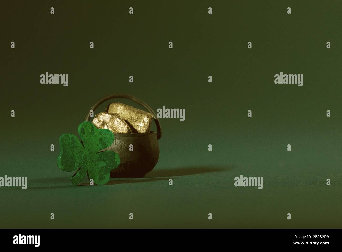 Pot of Gold and Wooden Four-Leaf Clover Stock Photo - Alamy
