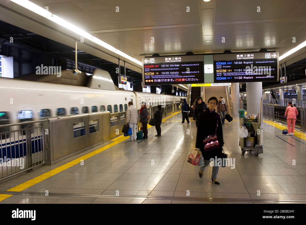 JAPAN, TOKYO, SHINKANSEN (BULLET TRAIN) STATION, BULLET TRAIN, BULLETIN ...