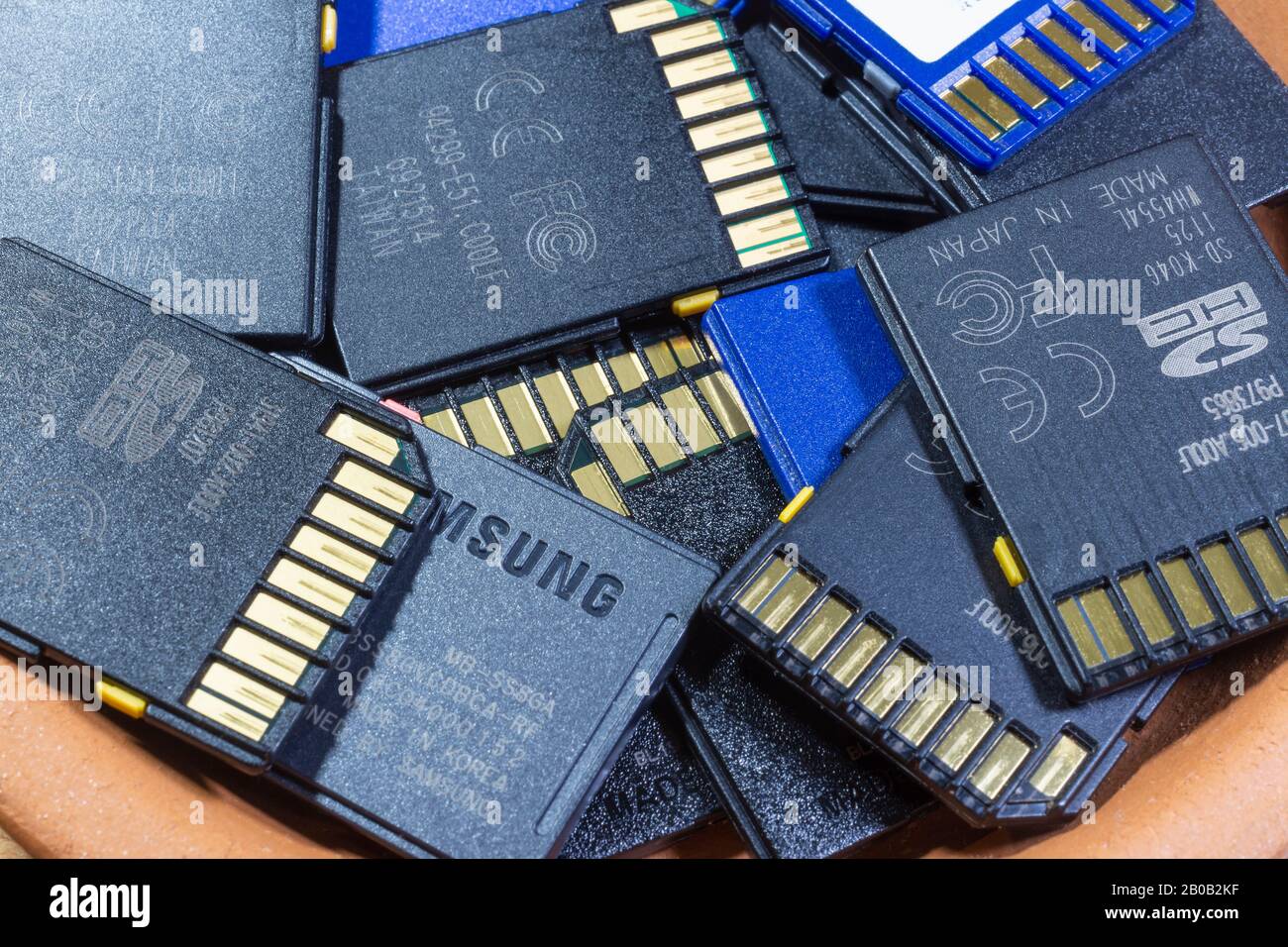 Pile of used SD memory cards Stock Photo - Alamy